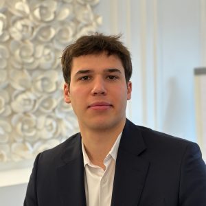 Equipe - CAPSTONE Finance